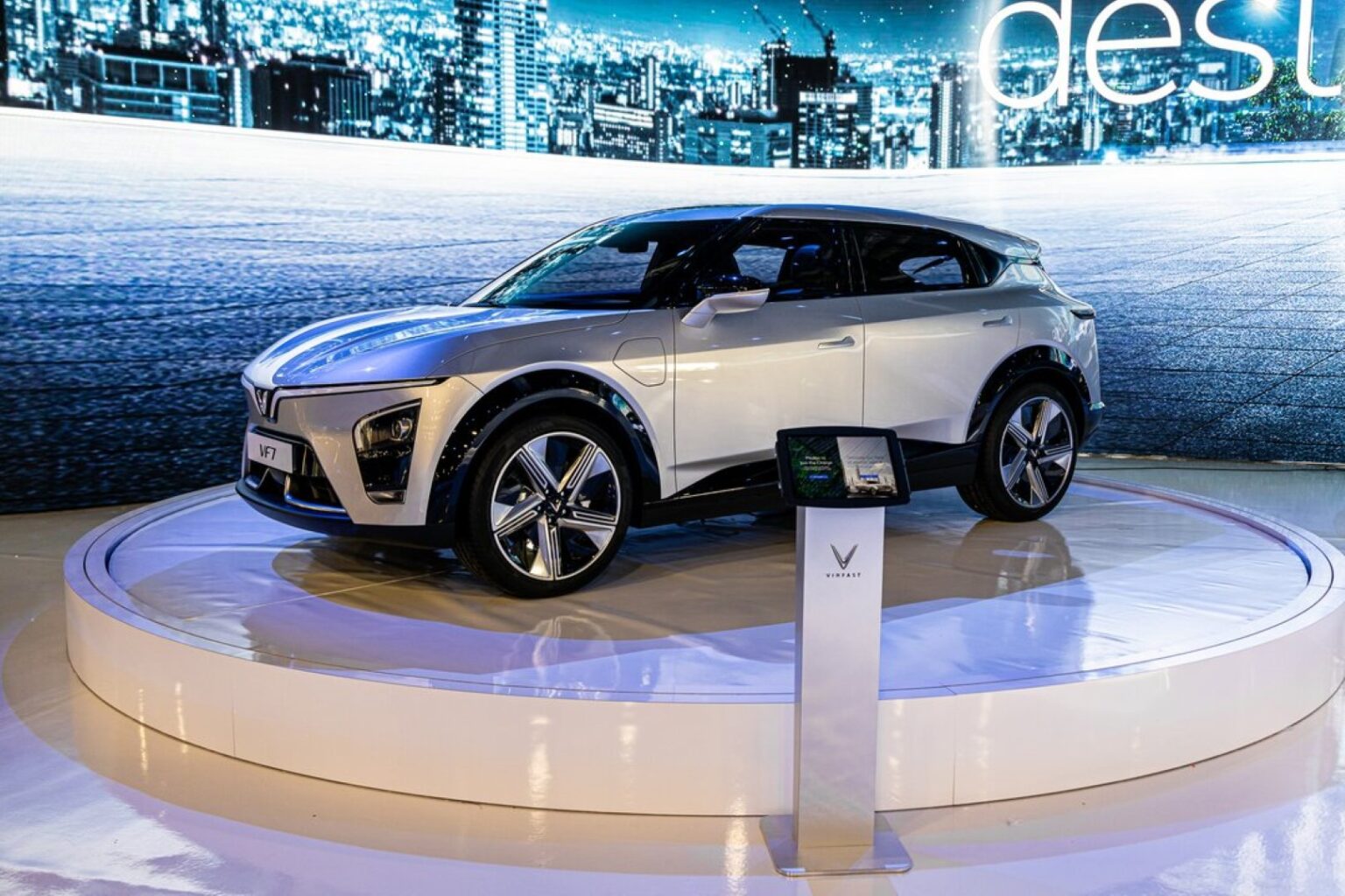 VinFast VF7 SUV điện hạng C của VinFast - Vinfast